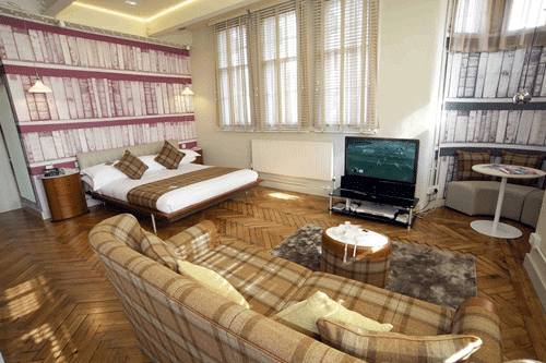 Manchester Rubber Weekend 2021 Hunderte von Gummi-Jungs