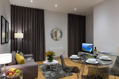 Manchester Rubber Weekend 2021 Hunderte von Gummi-Jungs